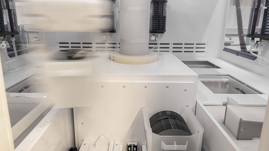 Multi-Step Wet Bench for Cleaning, Etching, Stripping – Revolution